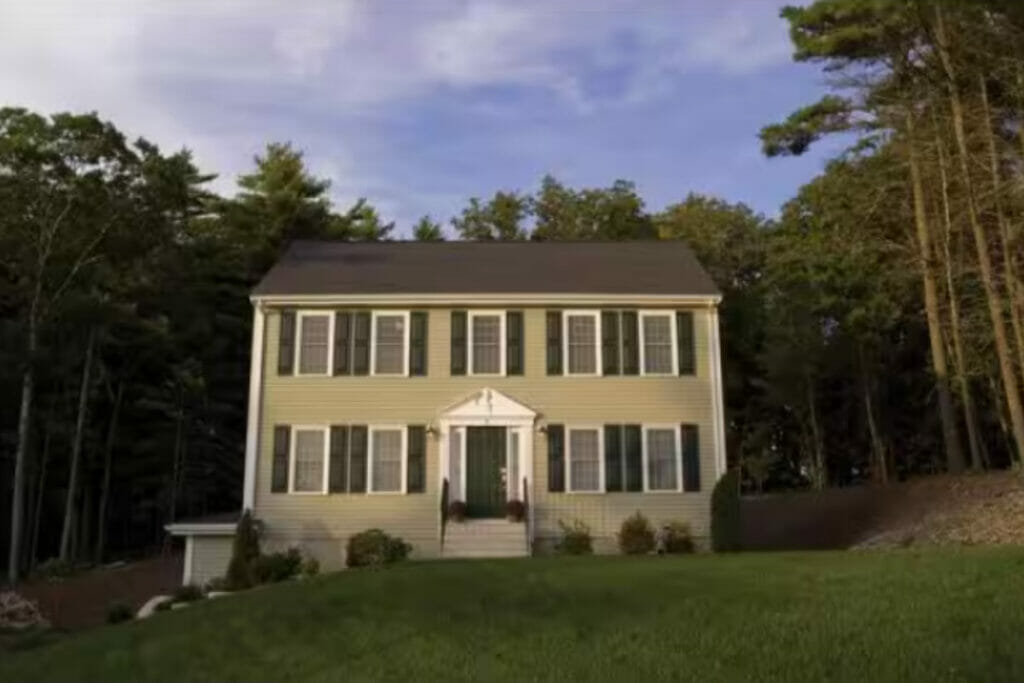 Enhancing Your Home's Exterior: 23 Stunning Vinyl Siding Colors and Designs
